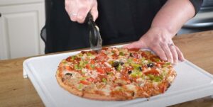 The Right Way To Cut Pizza - Uncle Als Pizza