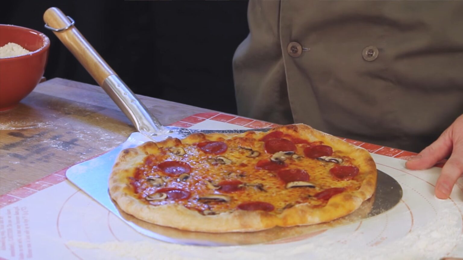 How To Use A Rolling Pin For Perfect Pizza Thickness? Step-by-Step ...