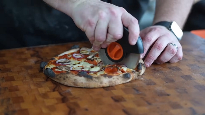 Delicious Homemade Pizza Recipe for Your Blackstone Griddle - Uncle Als ...